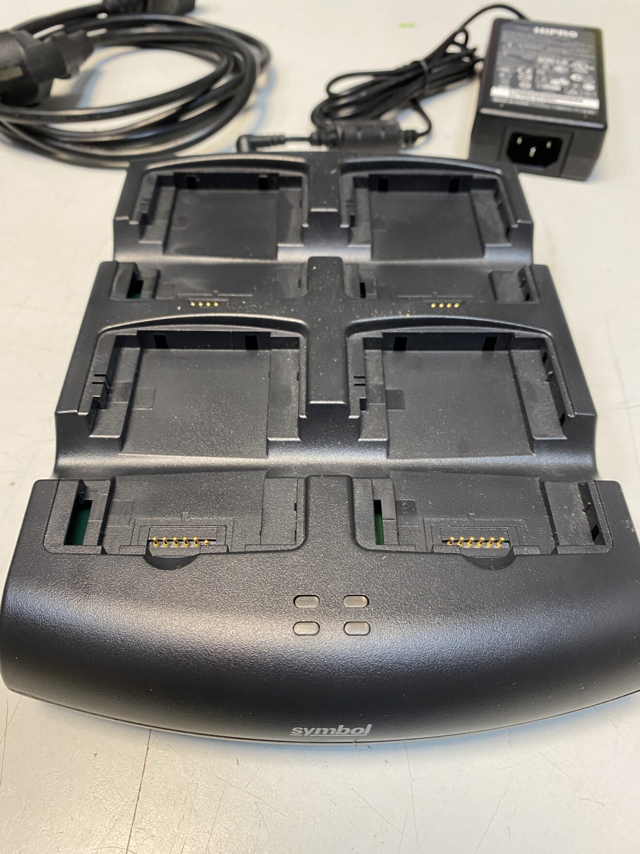 Symbol Motorola Orig. 4fach Lader SAC7X00-4000CR inkl. Ladegerät und ...